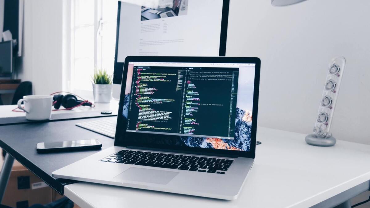 Adaptive Semantic Assistants in Online Applications